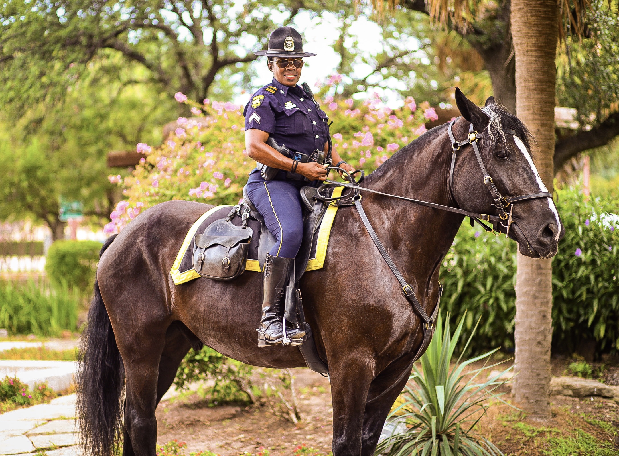 FemaleOfficersImg - Thumbnails